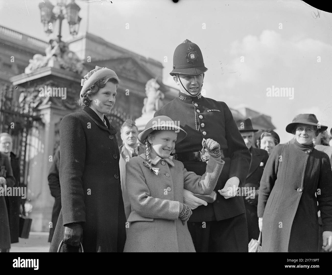 1940s police constable uniform hi-res stock photography and images - Alamy