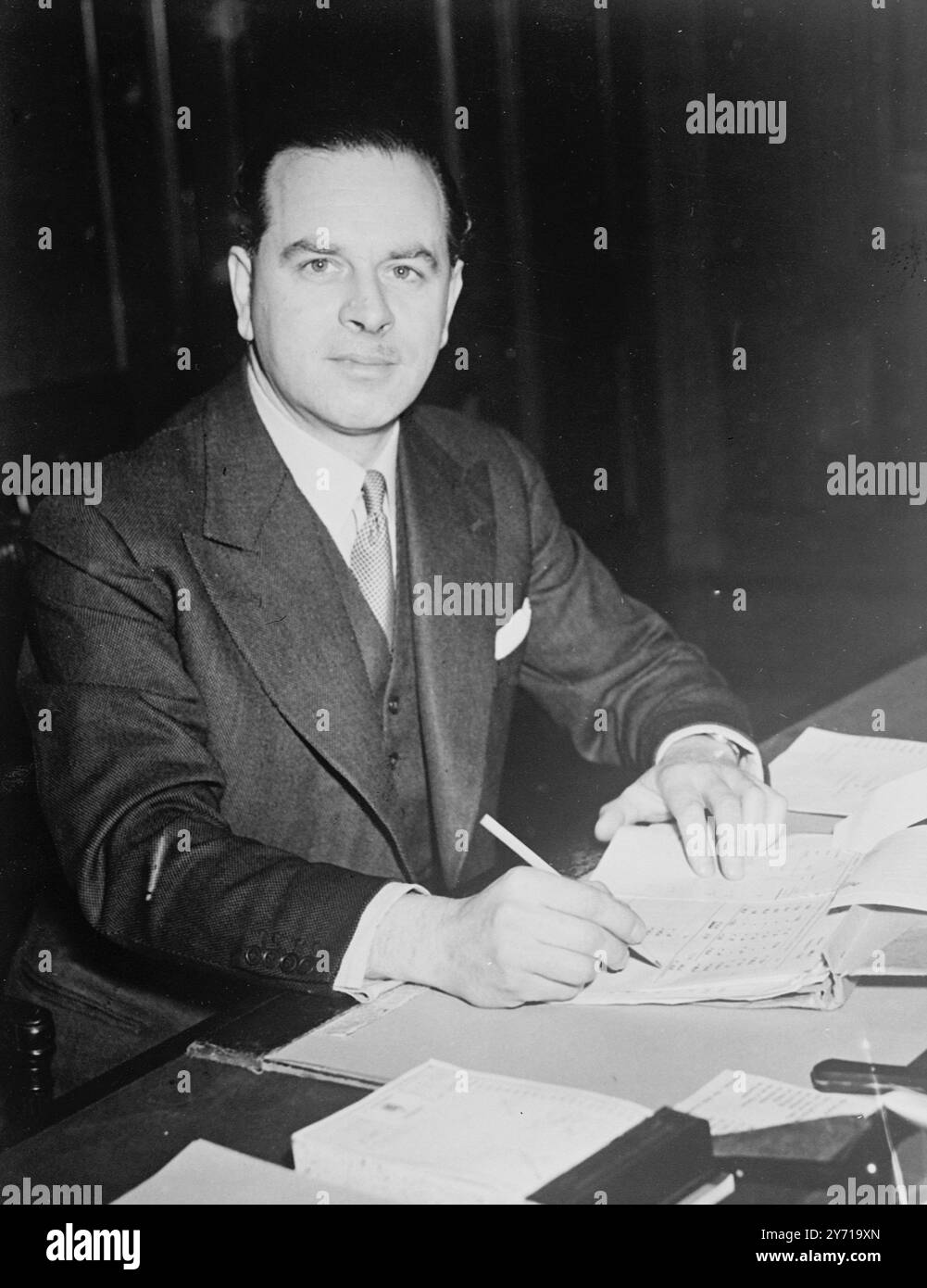 With the banks chief cashier hi-res stock photography and images - Alamy