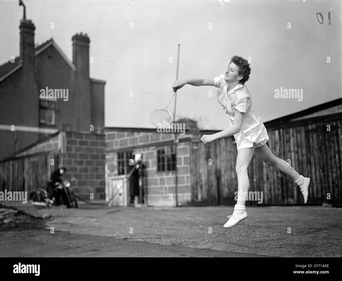 SERVICE GIRLS COMPETE BADMINTON CHAMPIONSHIPS Uniformed girl Badminton ...