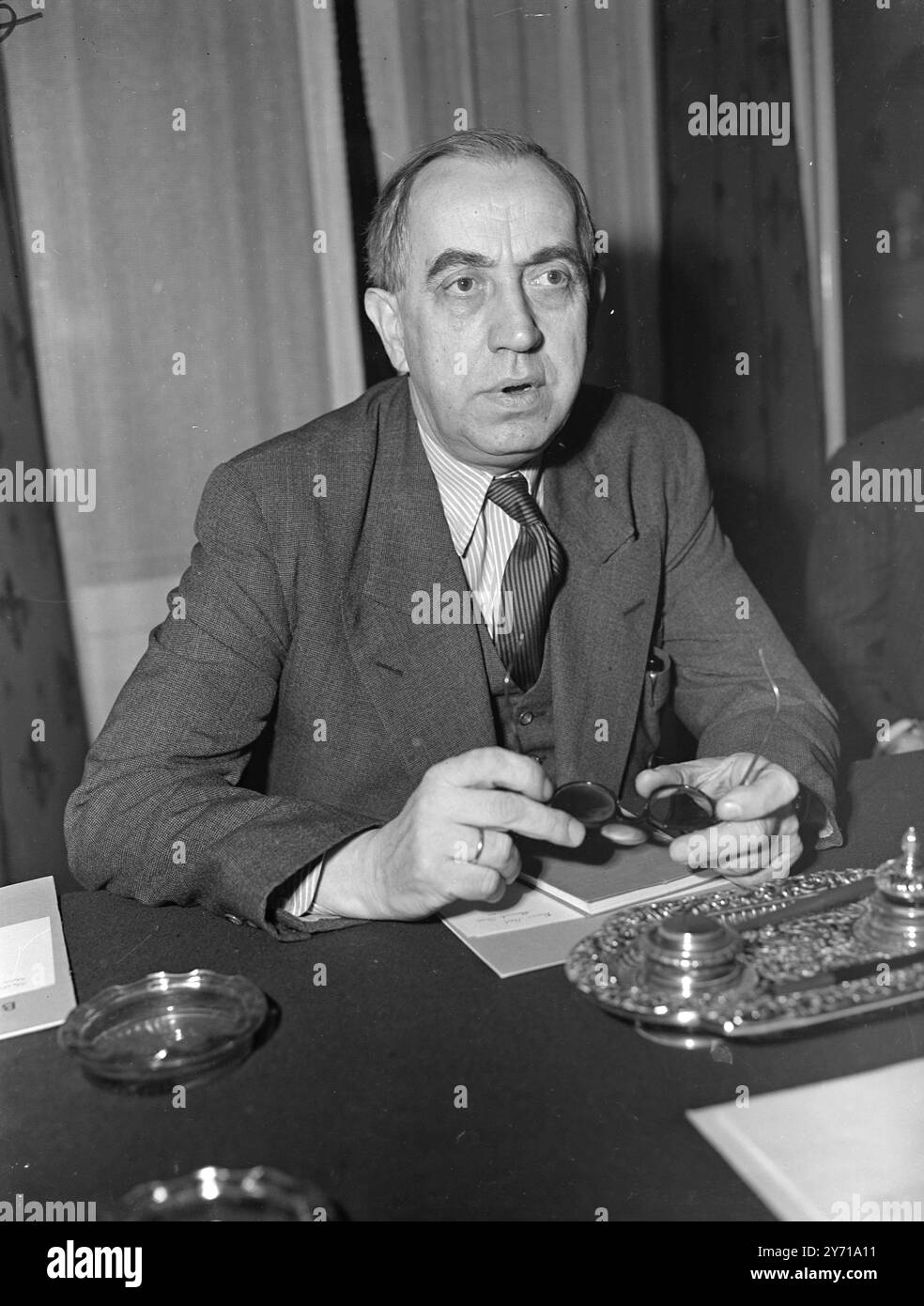 Hotel guest portrait Black and White Stock Photos & Images - Alamy