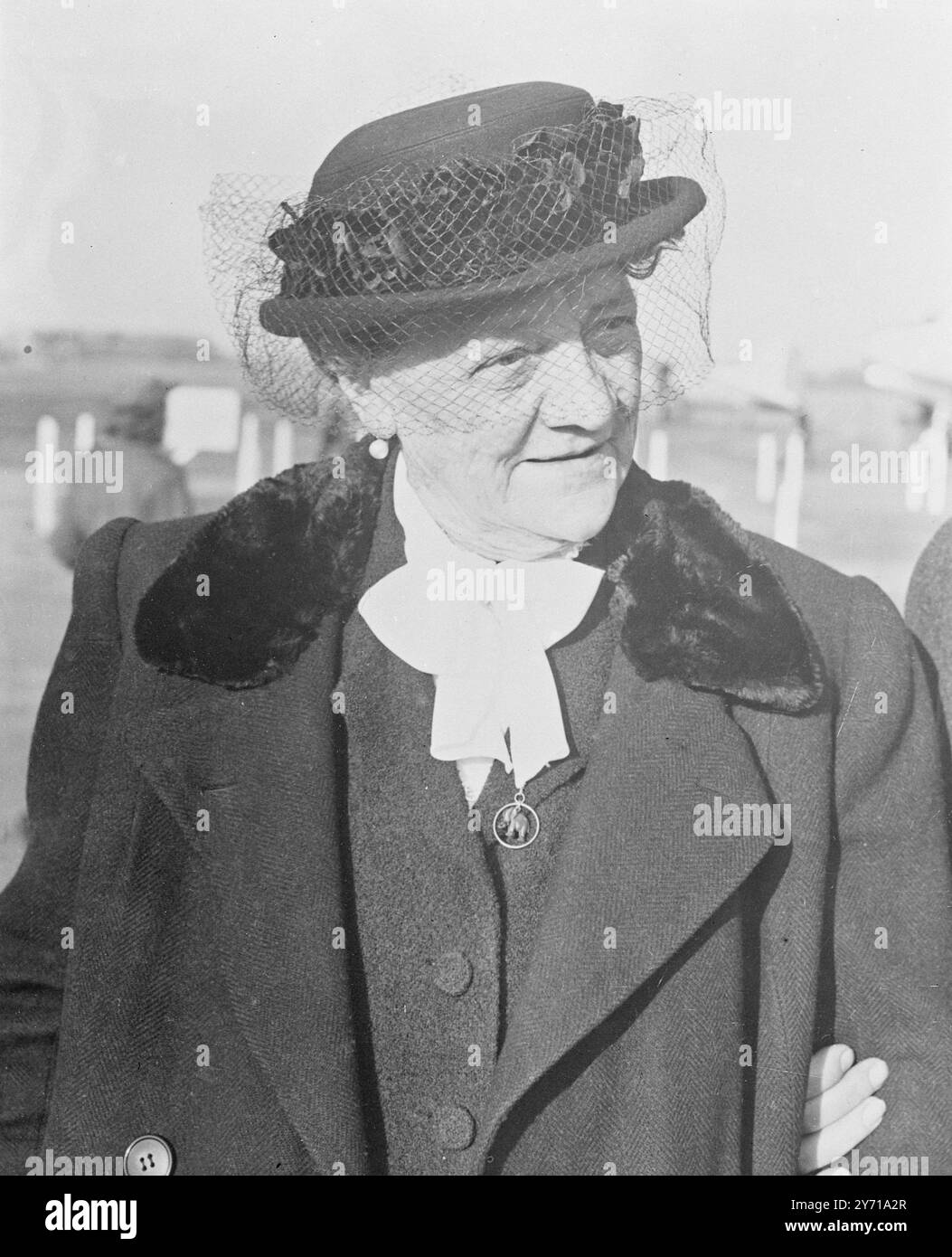 80 - YEAR - OLD WOMAN'S FIRST FLIGHT ---- FOR '' THIRD MAN '' HEDWIG ...