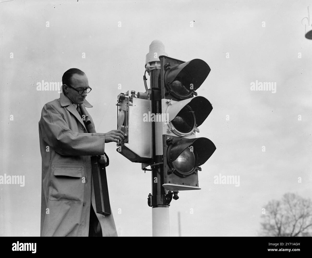 TALKING TRAFFIC LIGHTS TELL YOU WHEN TO CROSS An experimental set of talking Traffic Lights was ...