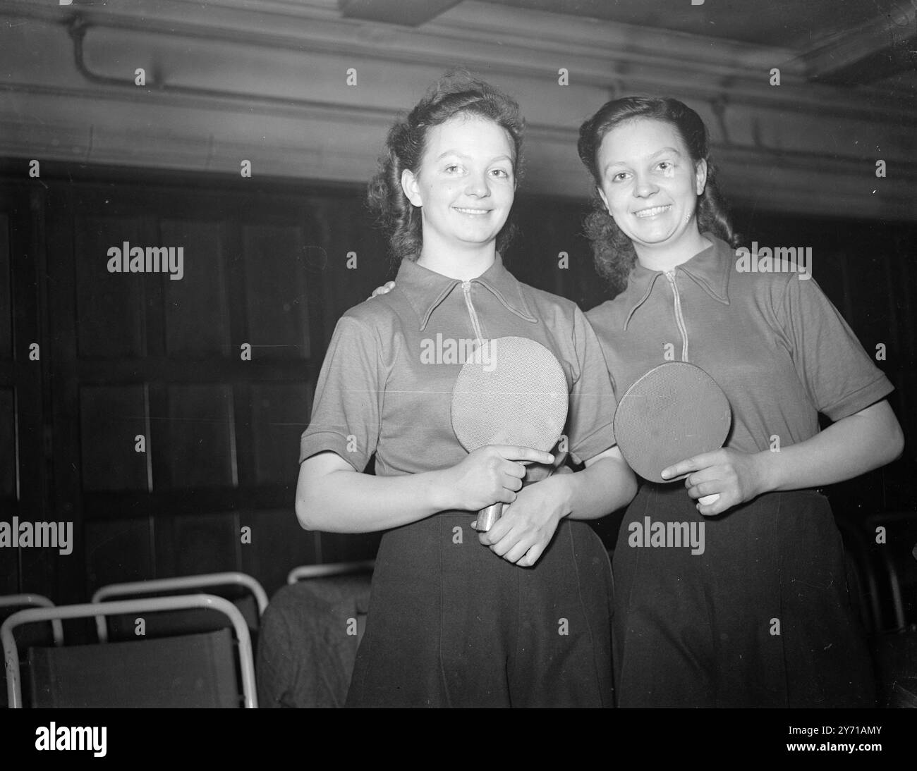 TWIN DOUBLE ROSALIND ( left ) and DIANE ROWE , 15 - year - old twins of ...