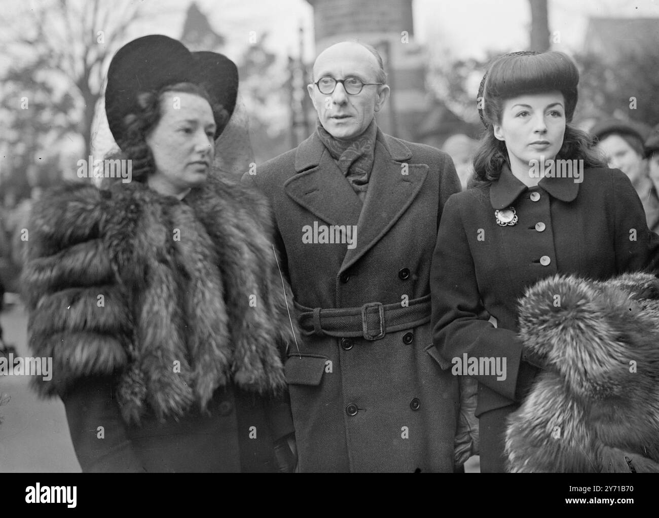 BROADCASTING STARS AT TOMMY HANDLEY'S LAST RELAY Many famous ...