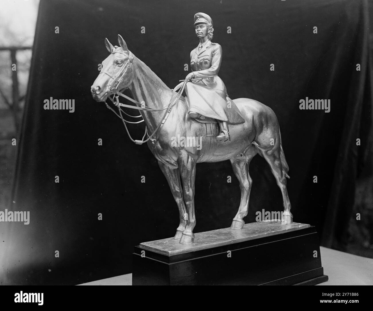 NEW STATUETTE OF PRINCESS ELIZABETH A portrait equestrian statuette in ...