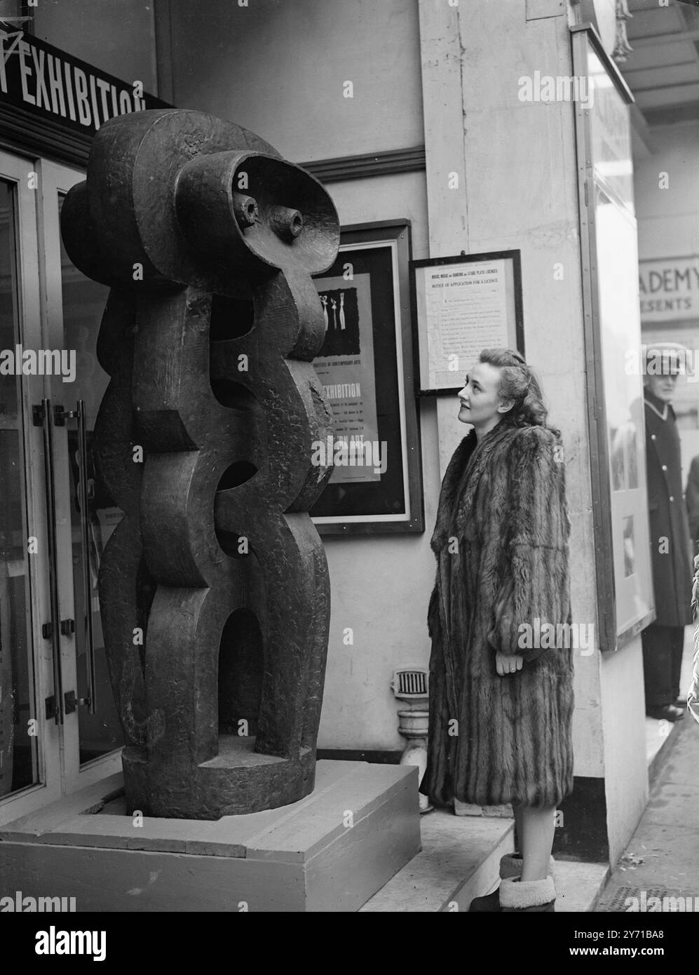 BRONZE FIGURE GUARDS MODERN ART SHOW This '' Bronze figure 1926-30 ...