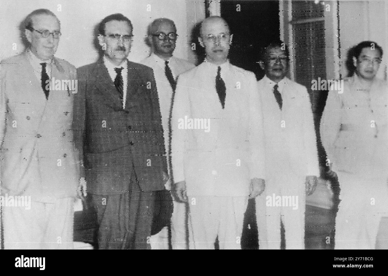 DUTCH PREMIER AT '' END THE WAR '' Dr . DRESS , the Dutch Prime ...