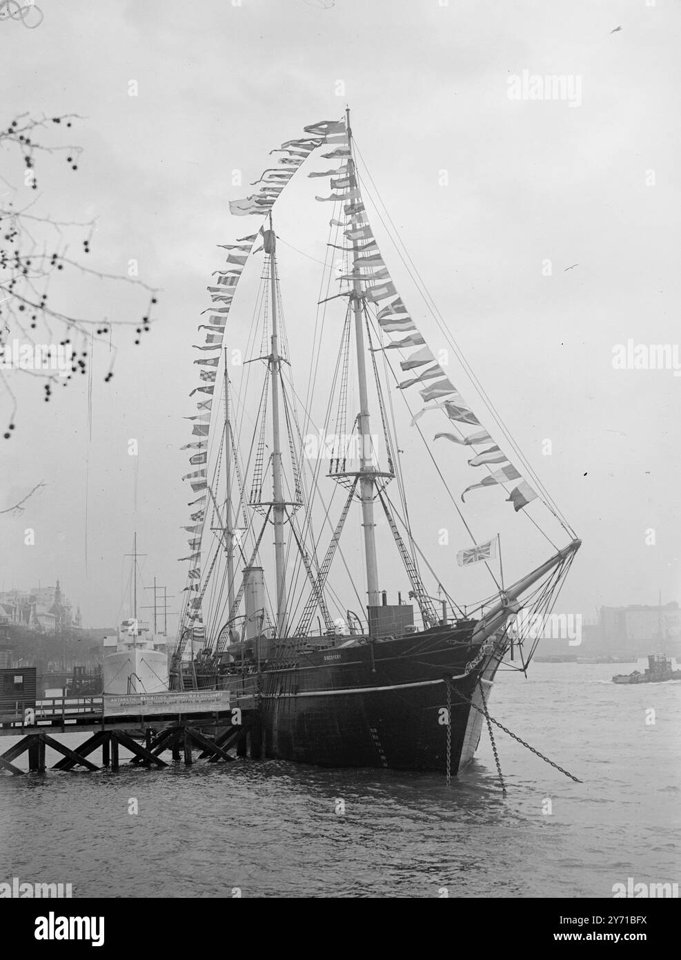 '' DISCOVERY '' BUILDER OPENS ANTARCTIC EXHIBITON Vice Admiral SKELTON ...