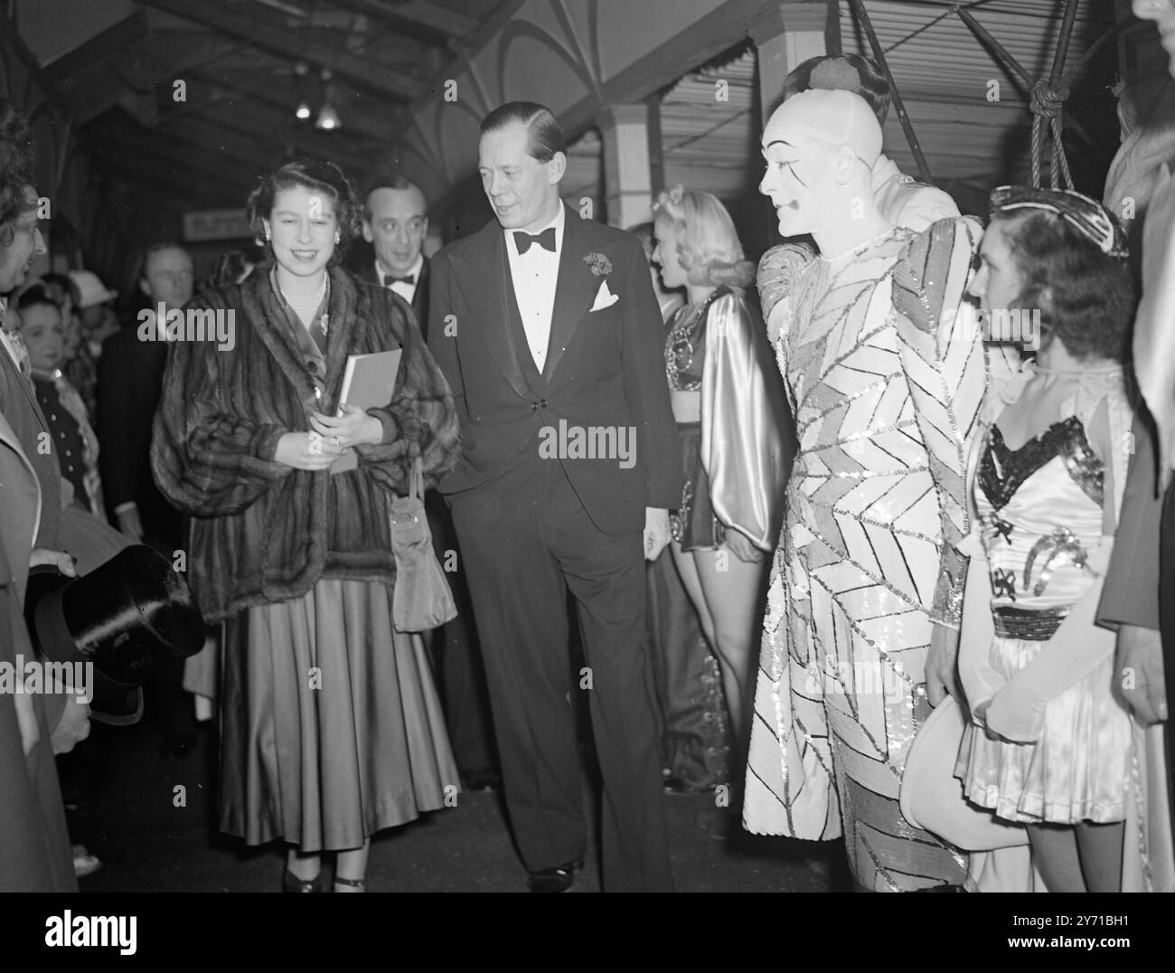 PRINCESS ELIZABETH AT THE CIRCUS Wearing a happy smile Princess ...