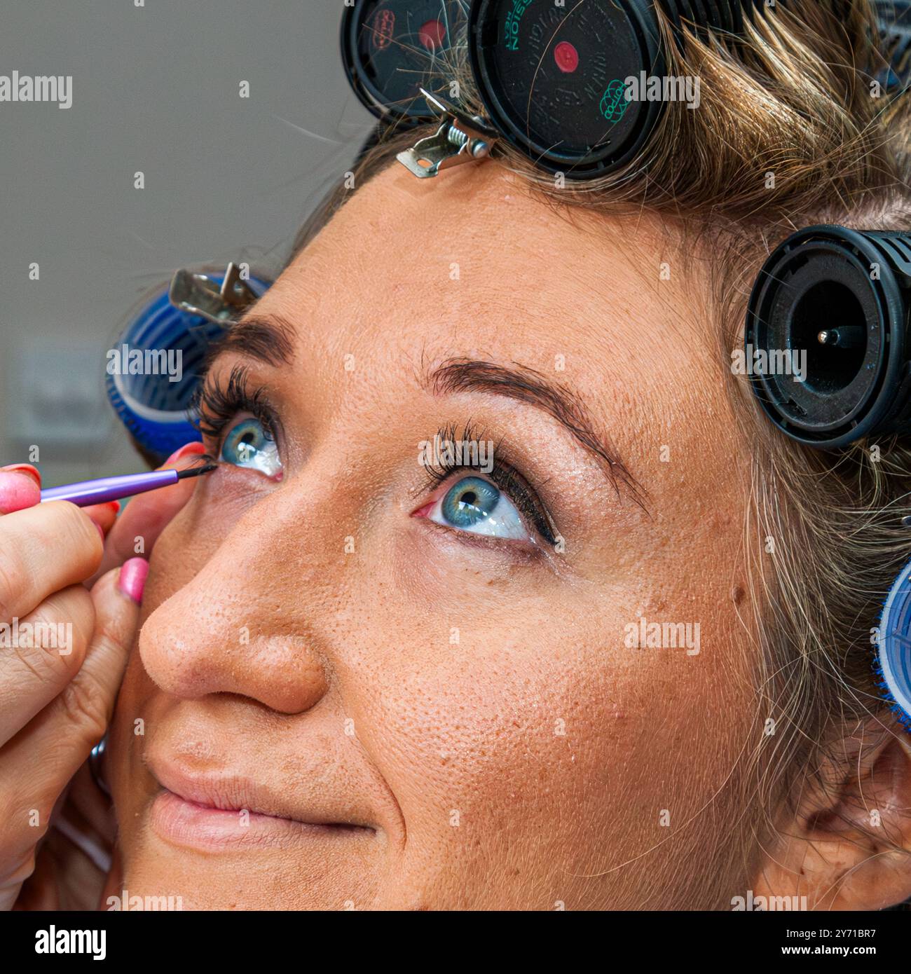 The bride doing makeup hi-res stock photography and images - Alamy