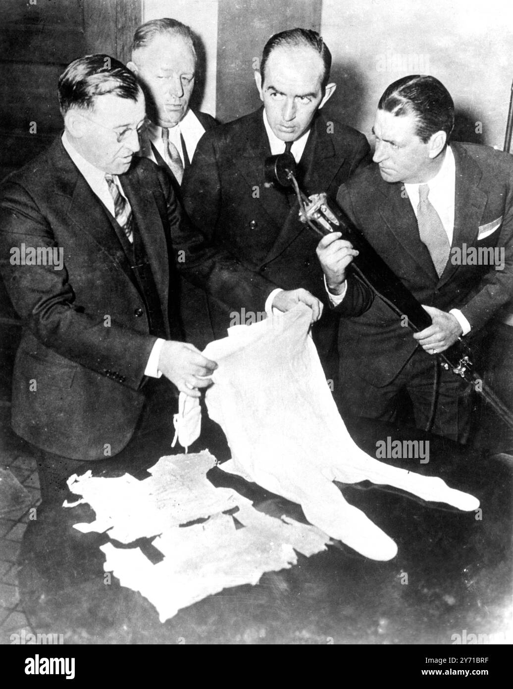 Lindbergh baby 's clothes displayed in court during Hauptmann trial ...