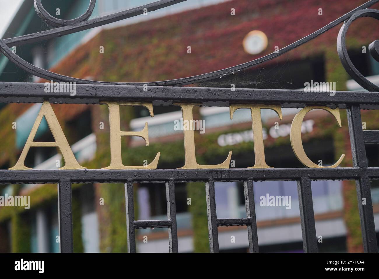 The front gate of the All England Lawn Tennis Club, Wimbledon Stock ...