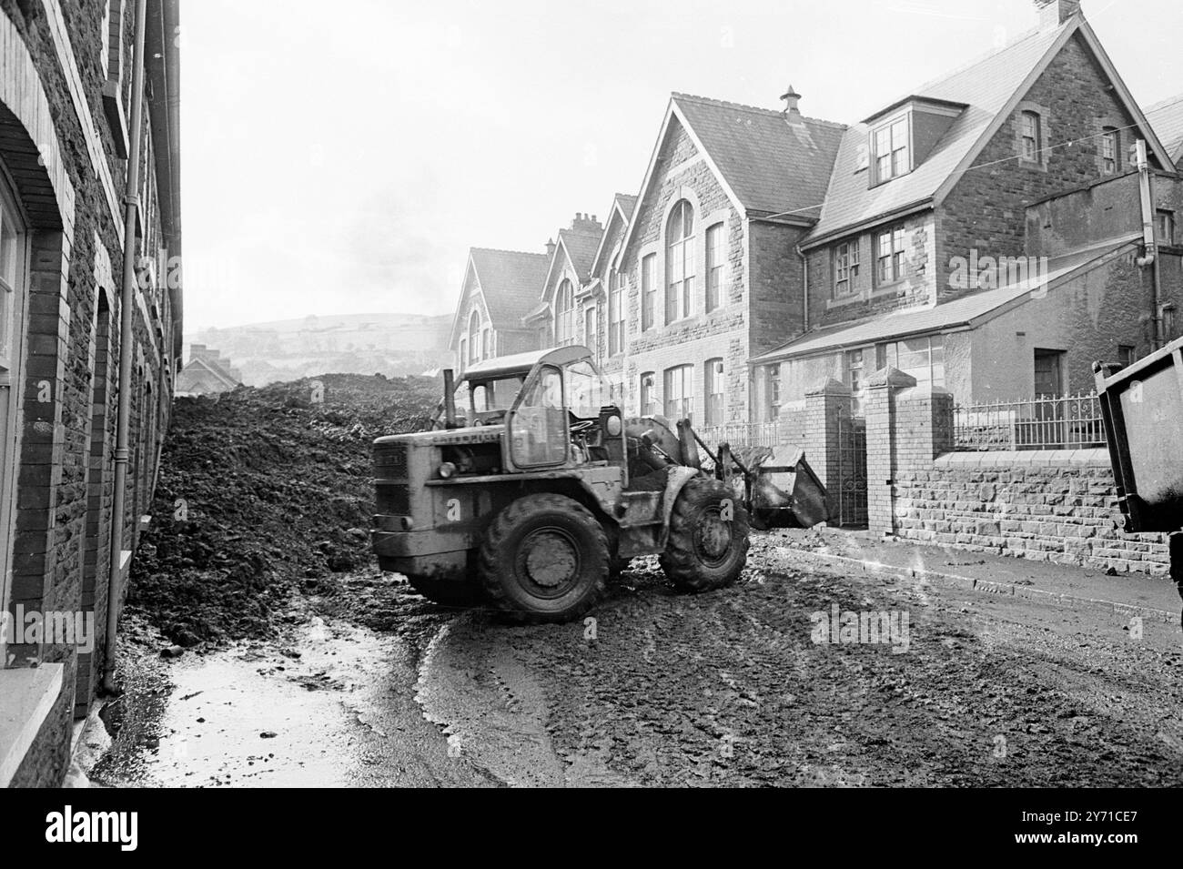 Aberfan disaster 1966 a digger at the scene 22 October 1966 Stock Photo ...
