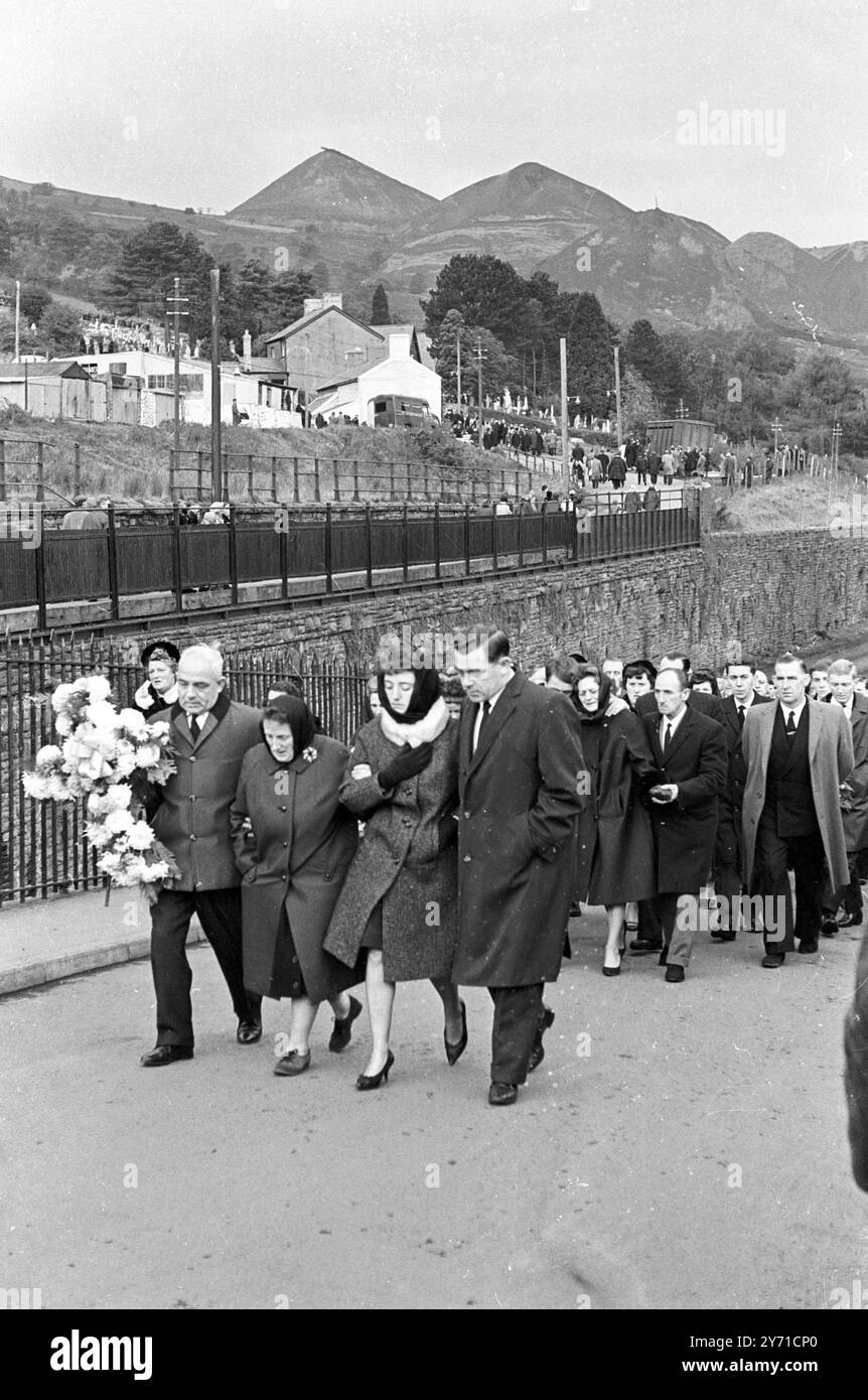 Aberfan disaster 1966 Mourners make their way to the graveyard where 80 ...