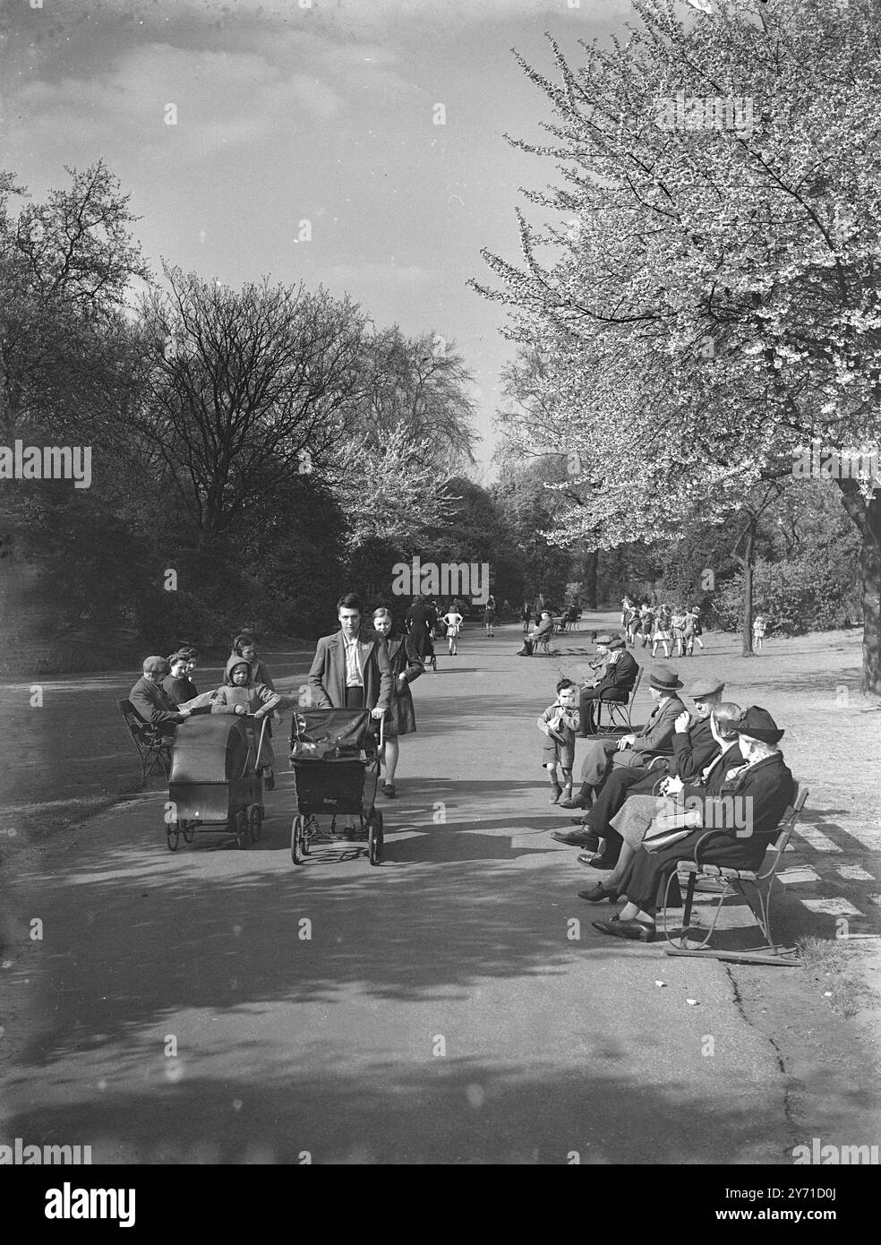 Kennington Park London 1940 Stock Photo - Alamy
