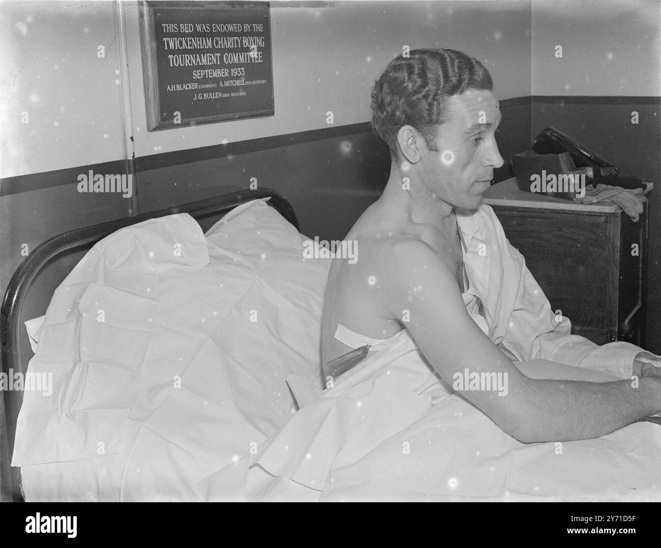 1940s hospital patient in bed hi-res stock photography and images - Alamy