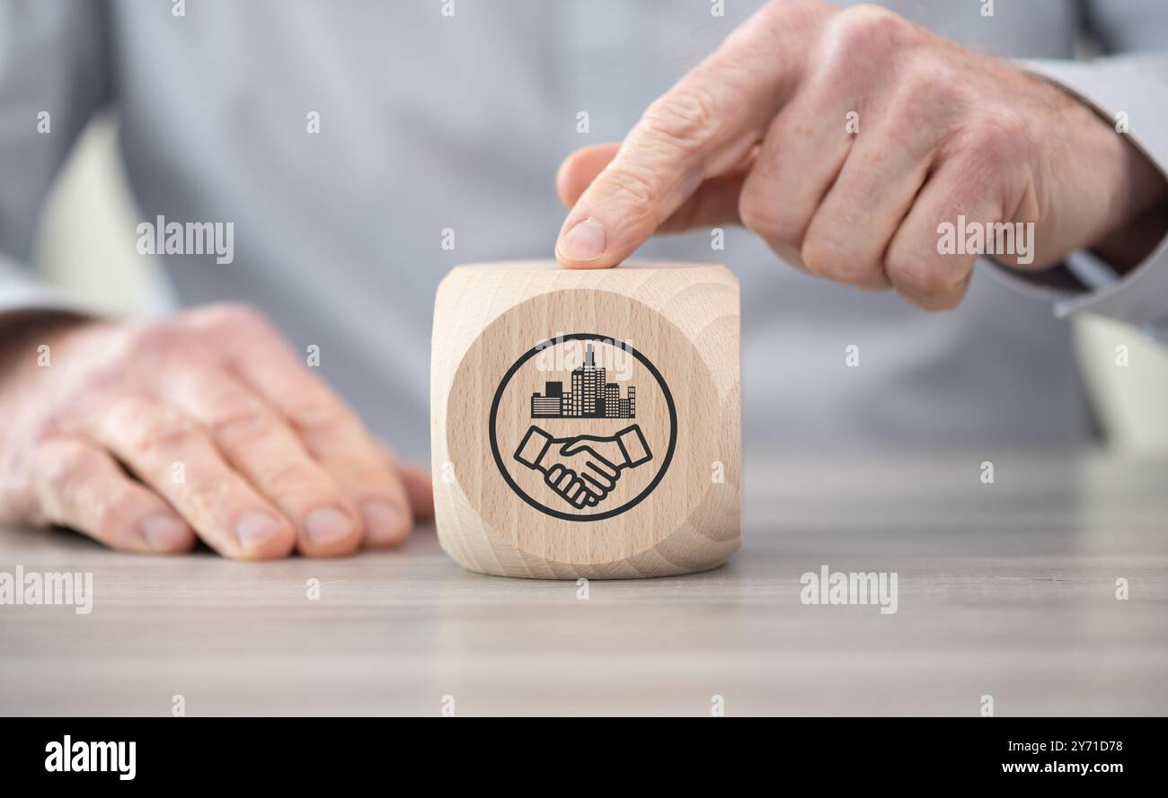 Wooden block with symbol of trust concept Stock Photo - Alamy