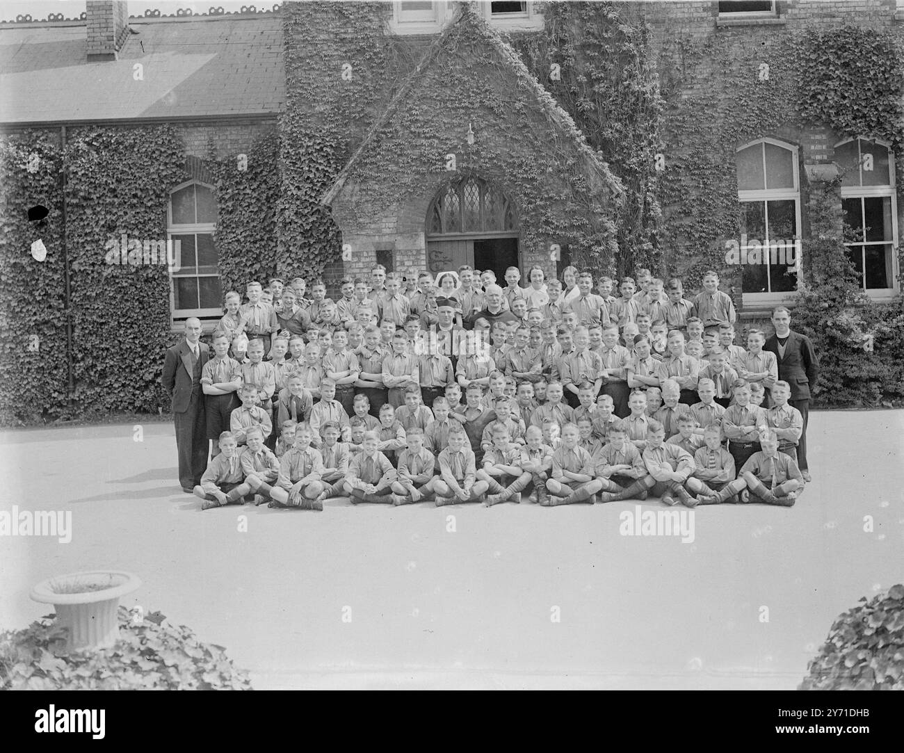 1950 school building hi-res stock photography and images - Alamy