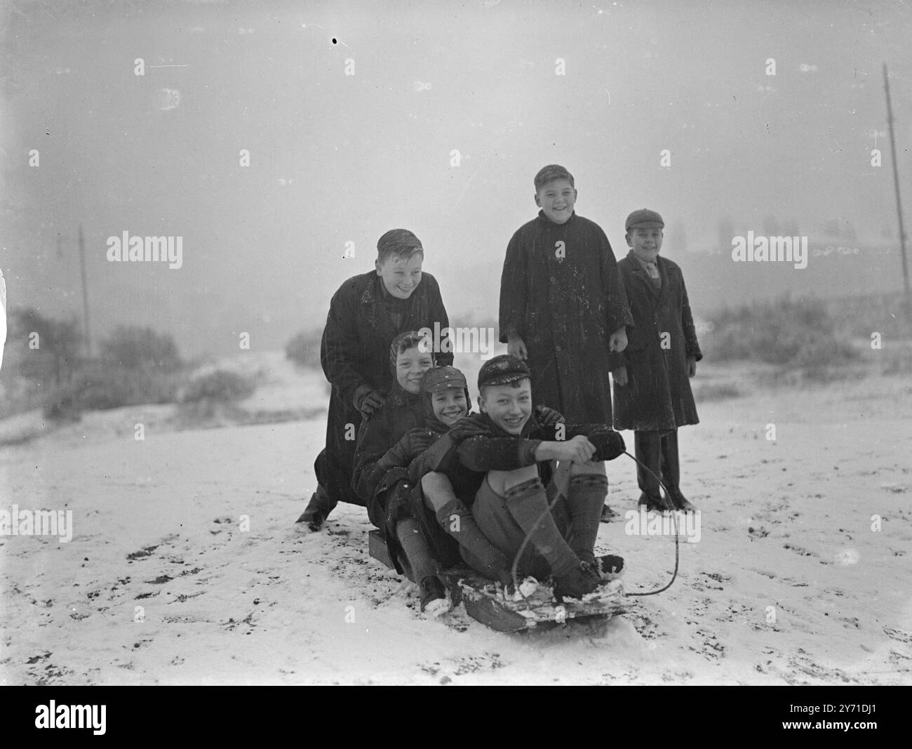 Sleigh snow 1940 Black and White Stock Photos & Images - Alamy