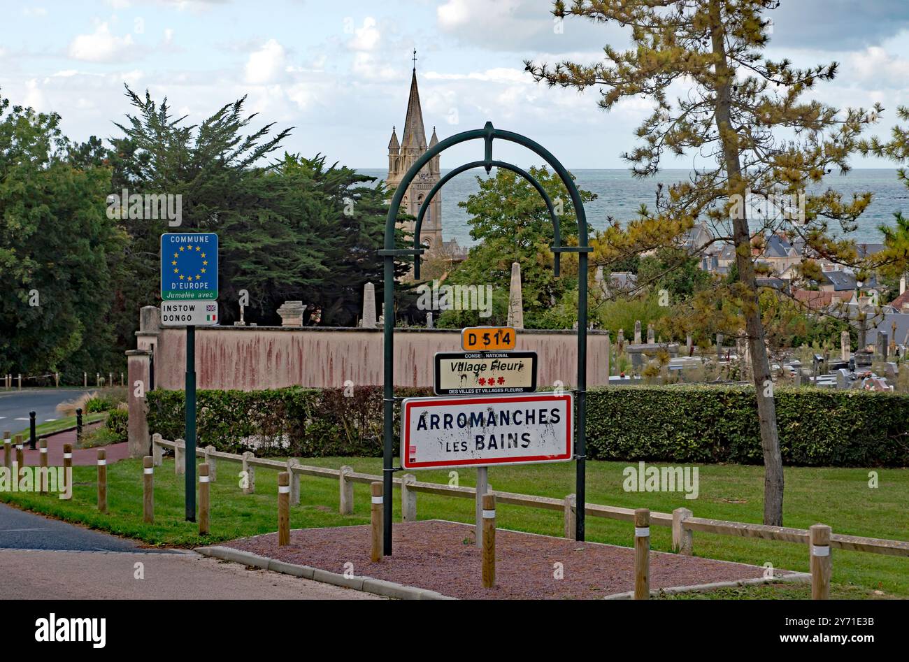 Floating concrete caissons hi-res stock photography and images - Alamy