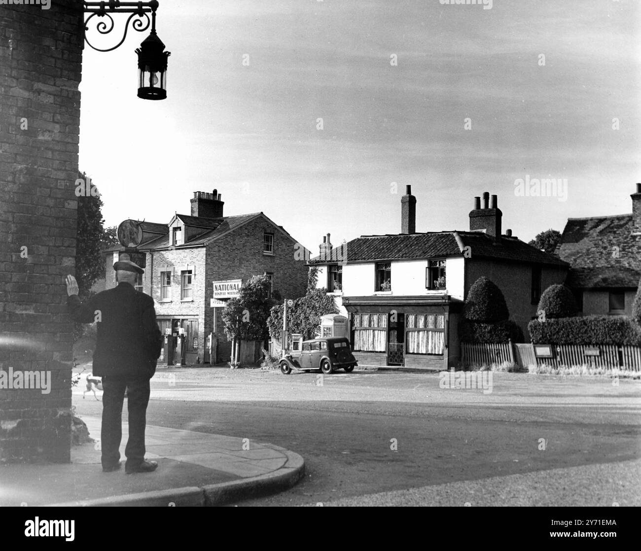 Kent pub 1950s hi-res stock photography and images - Alamy
