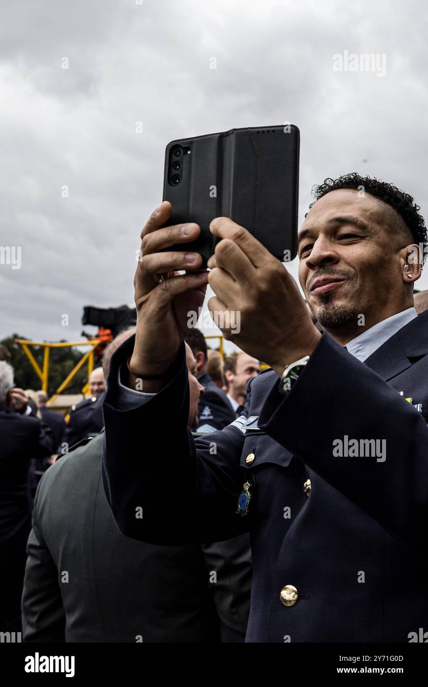 VOLKEL - An F-16 fighter jet arrives at Volkel Air Base after a ...