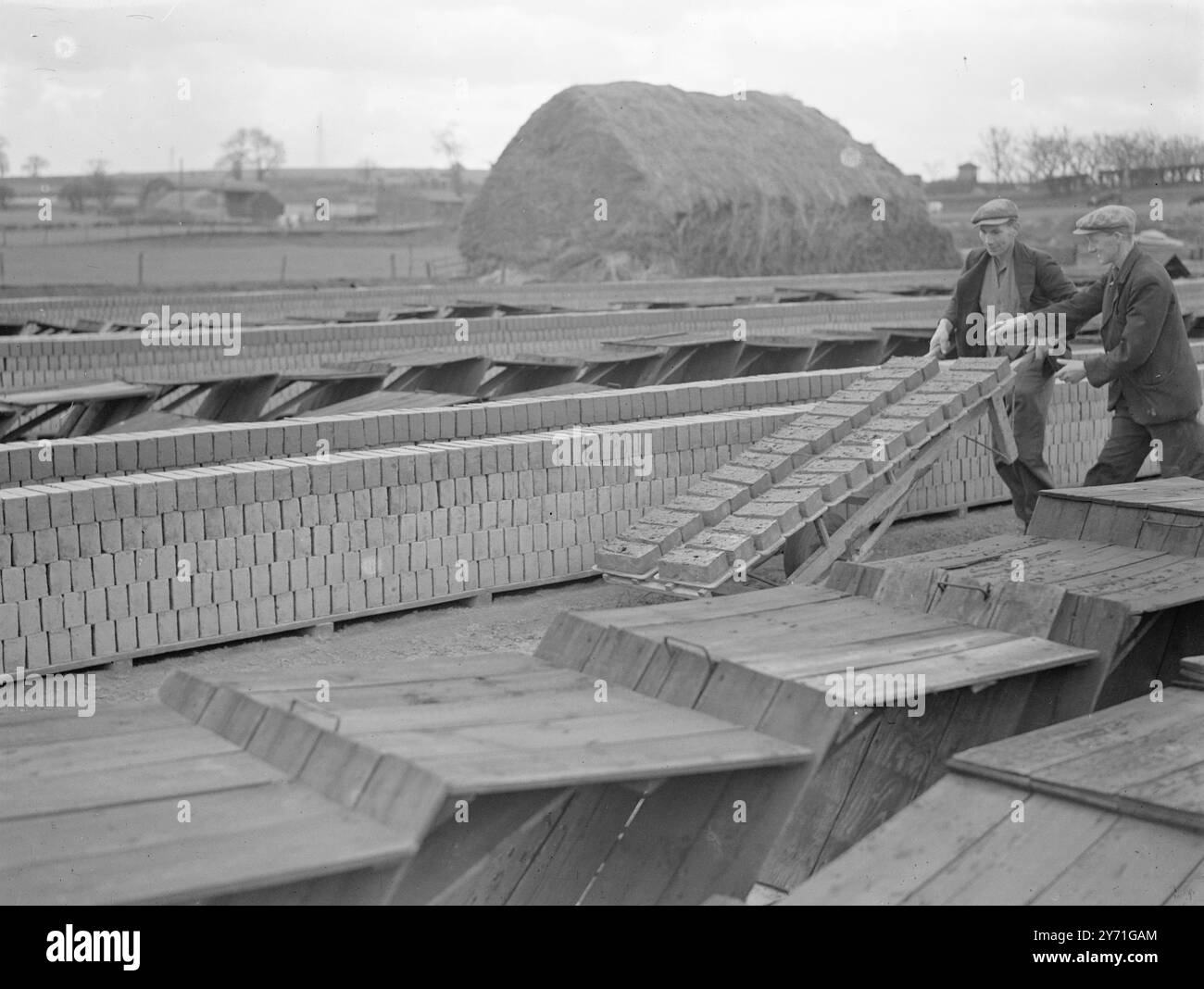 Longfield Brick Works .1940 Stock Photo - Alamy