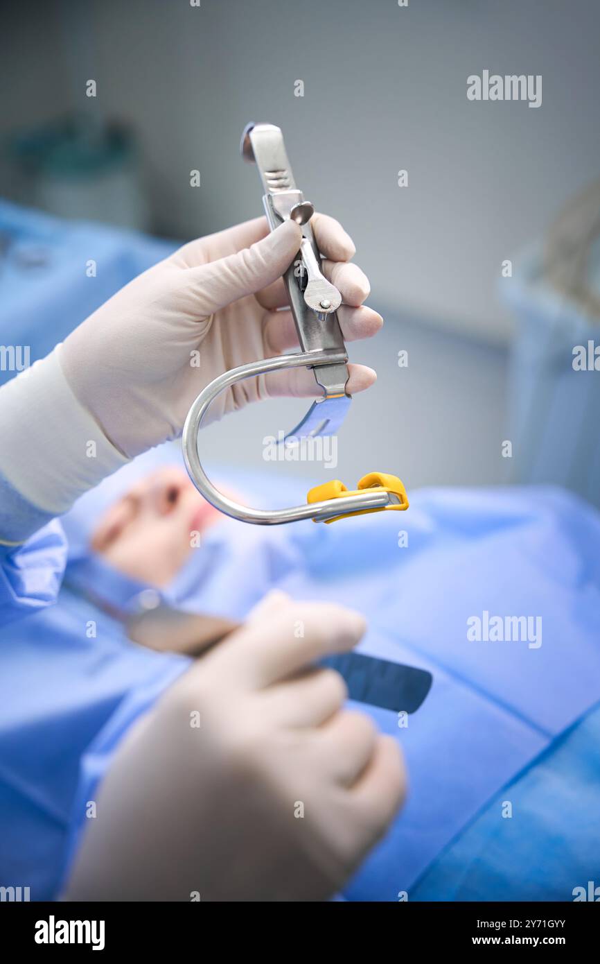 Doctor holds surgical instruments hi-res stock photography and images ...
