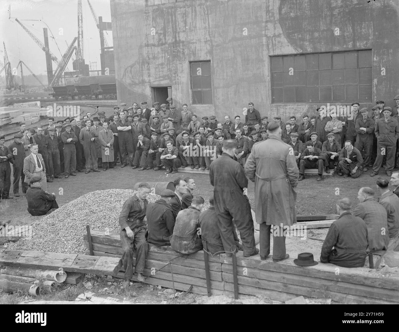 Dartford Power station strike Scene . 1946 Stock Photo - Alamy