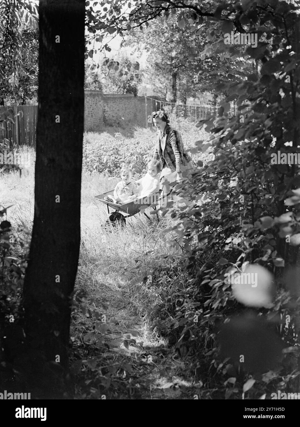 Mrs Topham with Glynn and Howard . 1946 Stock Photo - Alamy