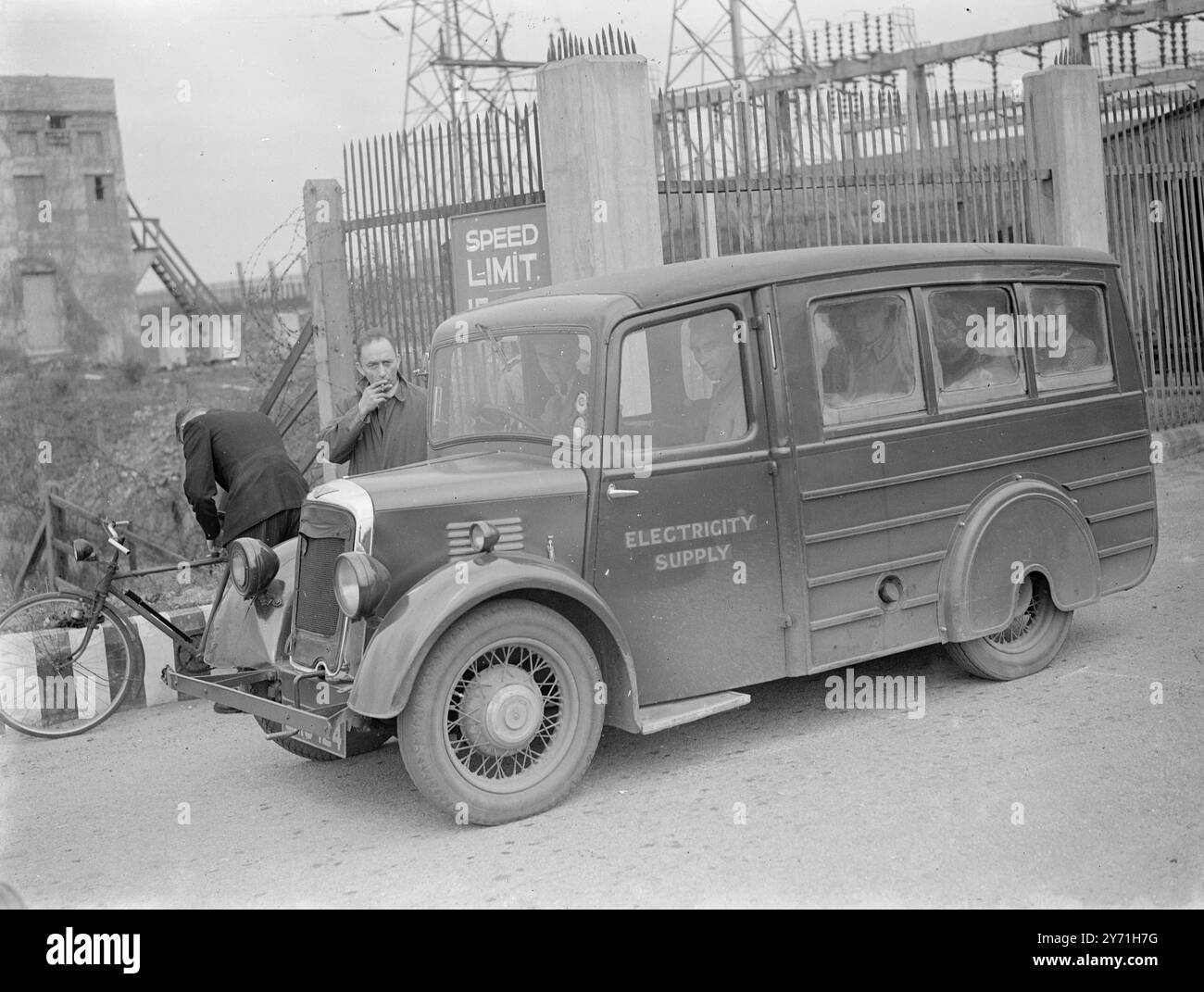 Dartford Power station strike Scene . 1946 Stock Photo - Alamy