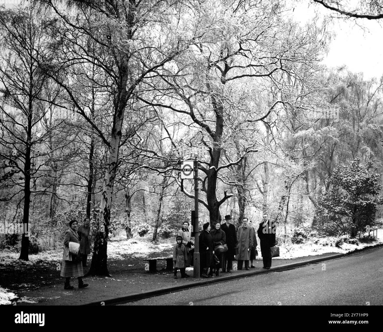 1950s bus stop hi-res stock photography and images - Alamy