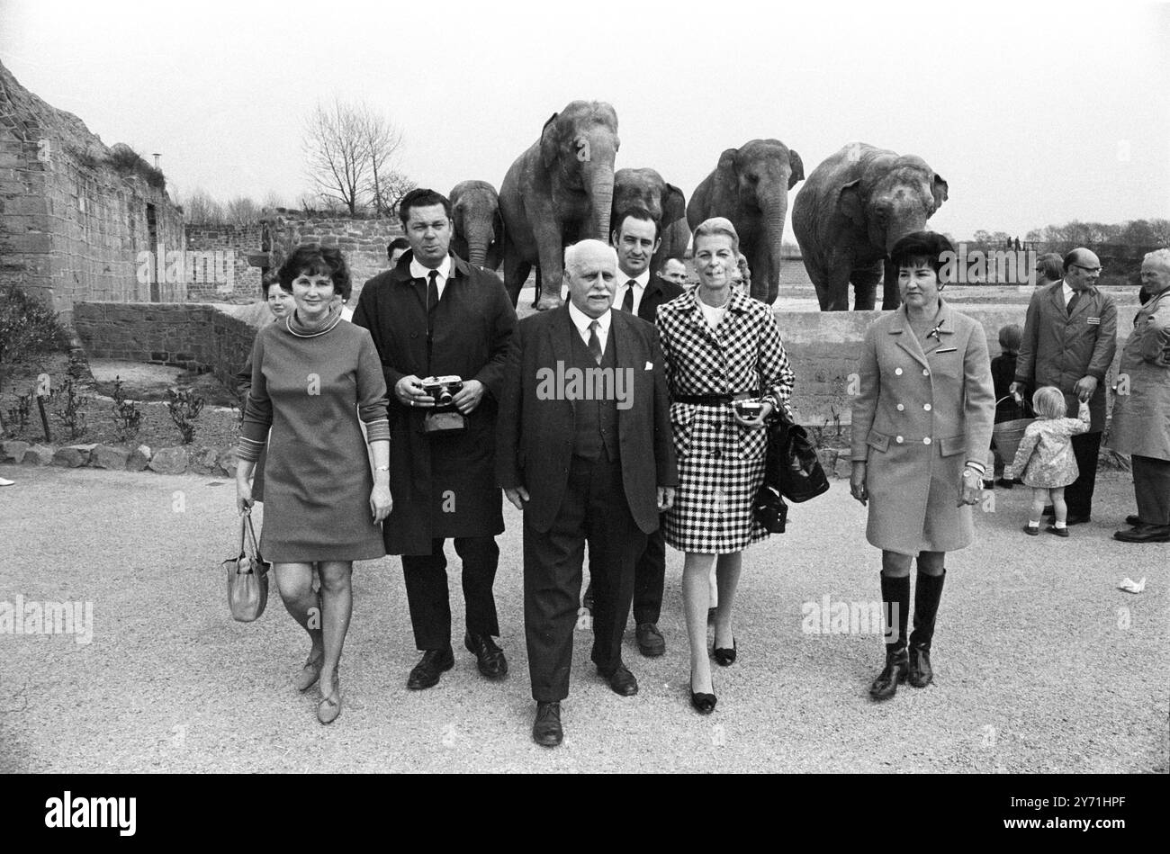 Members of the American Association of Zoological Parks and Aquariums ...