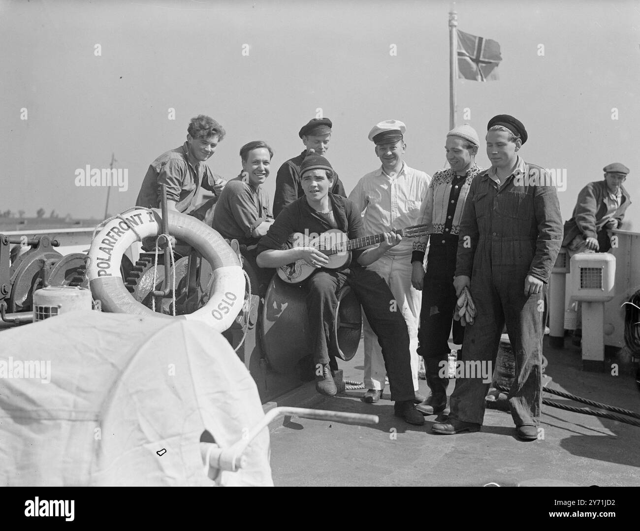 Selection of leaves Black and White Stock Photos & Images - Alamy