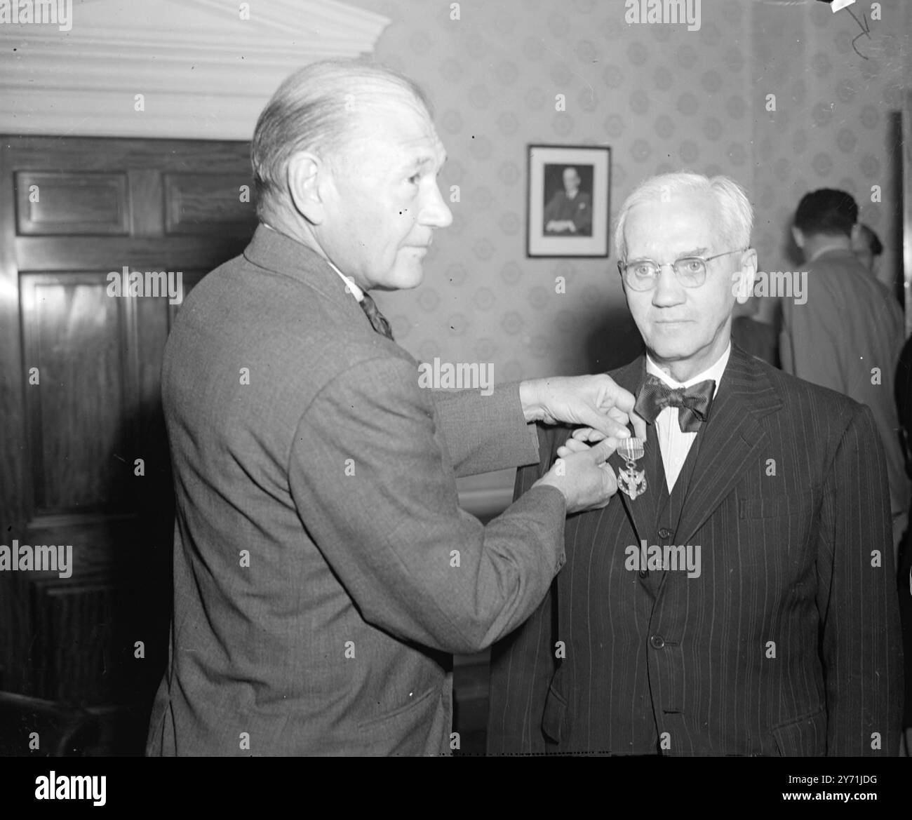 U.S. MEDAL OF MERIT FOR PENICILLIN SCIENTISTS. Award of the United ...