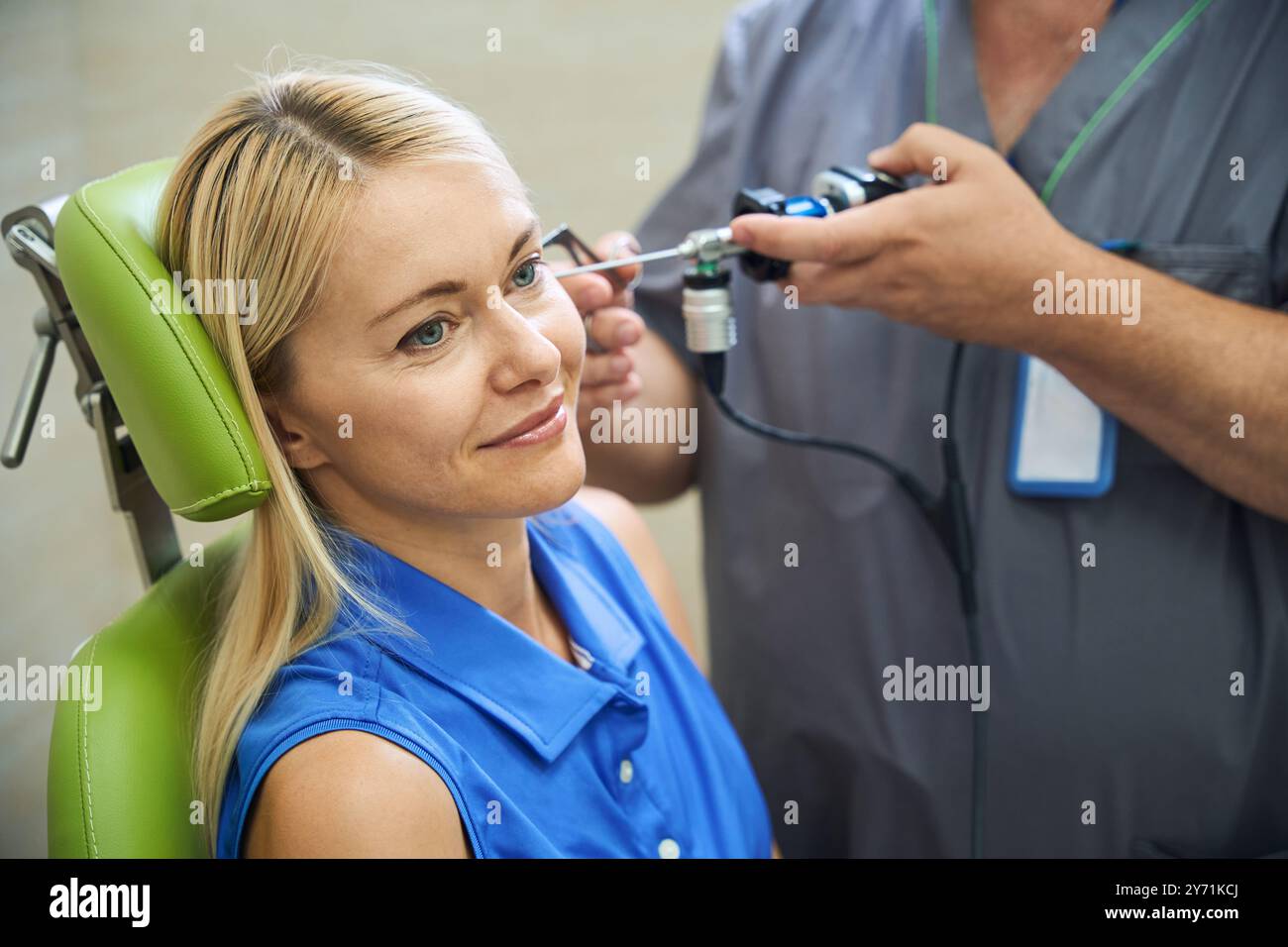 Doctor conducting ear examination while patient smiles Stock Photo - Alamy