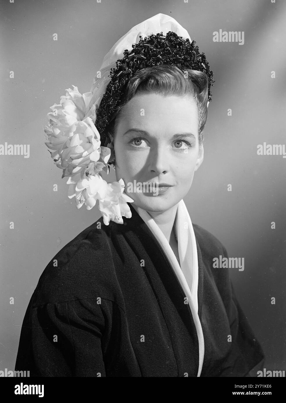 WATER LILY HAT Beatrice Campbell , Associated British Pictures star ...