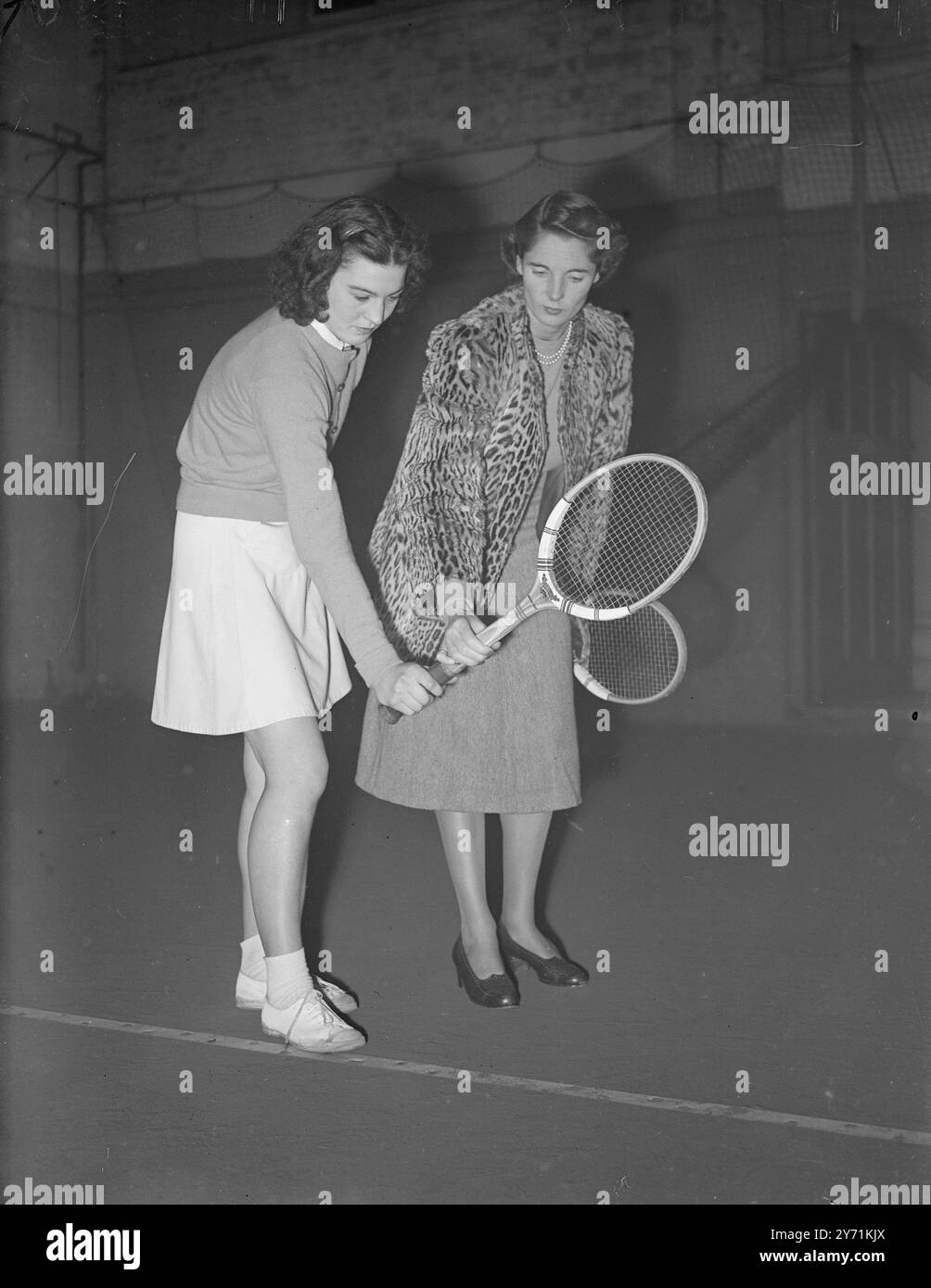 KAY COACHES HOPE FROM KENT- WIGHTMAN CUP PRACTICE Mrs . Michael Menzies ...