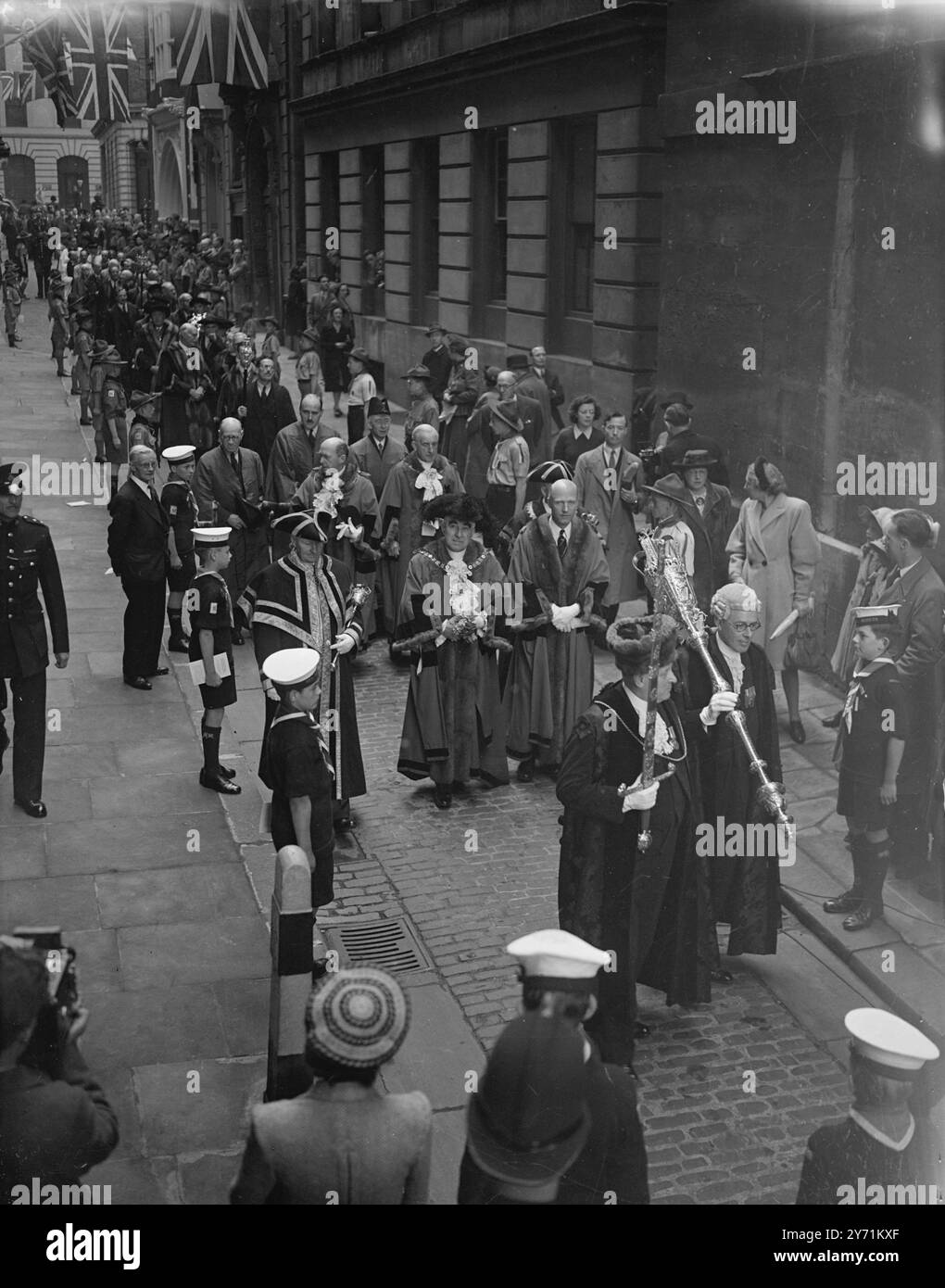 " SIR FREDERICK HONOURS SIR RICHARD " WHITTINGTON WEEK CEREMONY . The ...