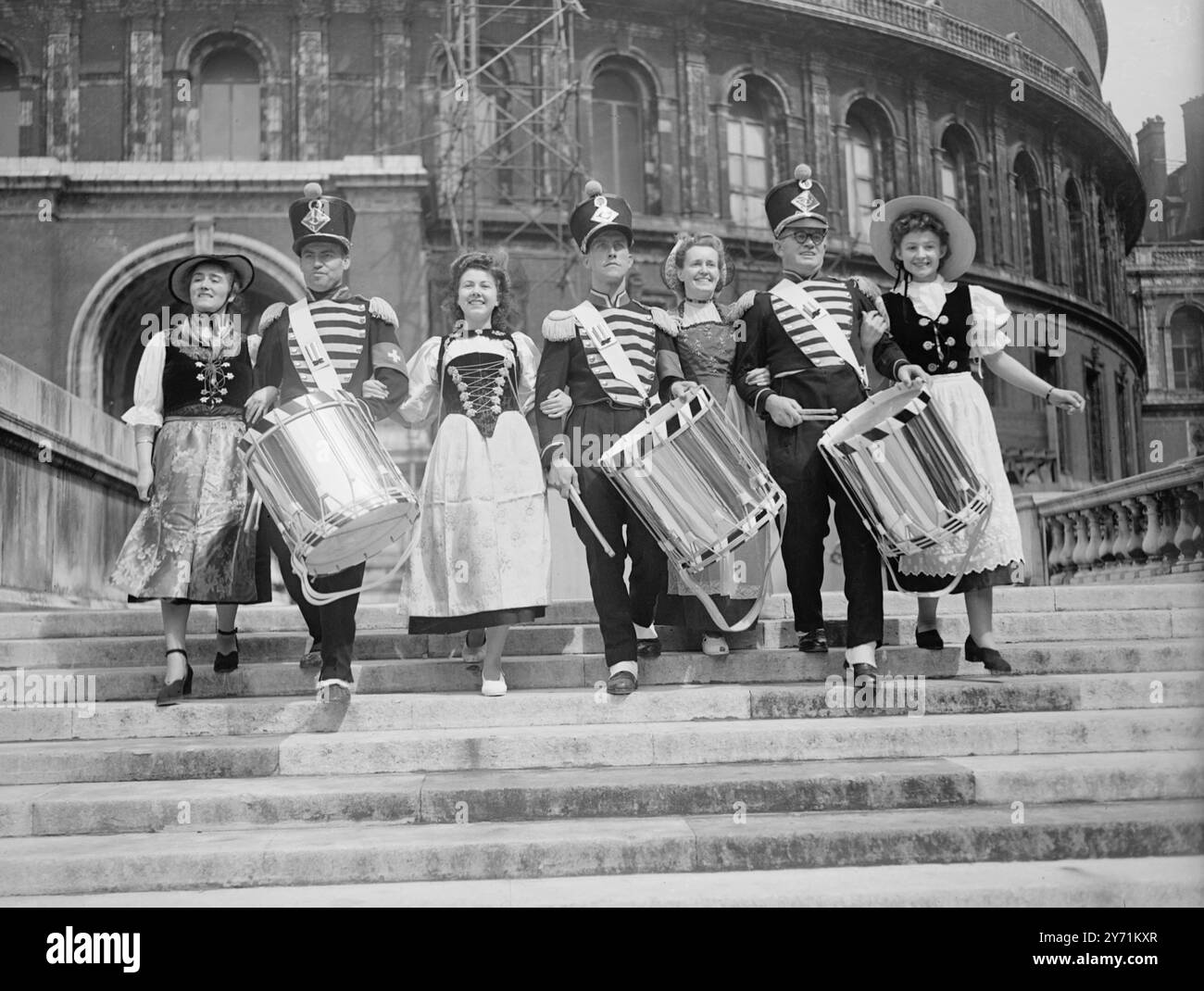 ALP HORNS AT ALBERT HALL SWISS FOLKLORE FESTIVAL . As a spontaneous ...