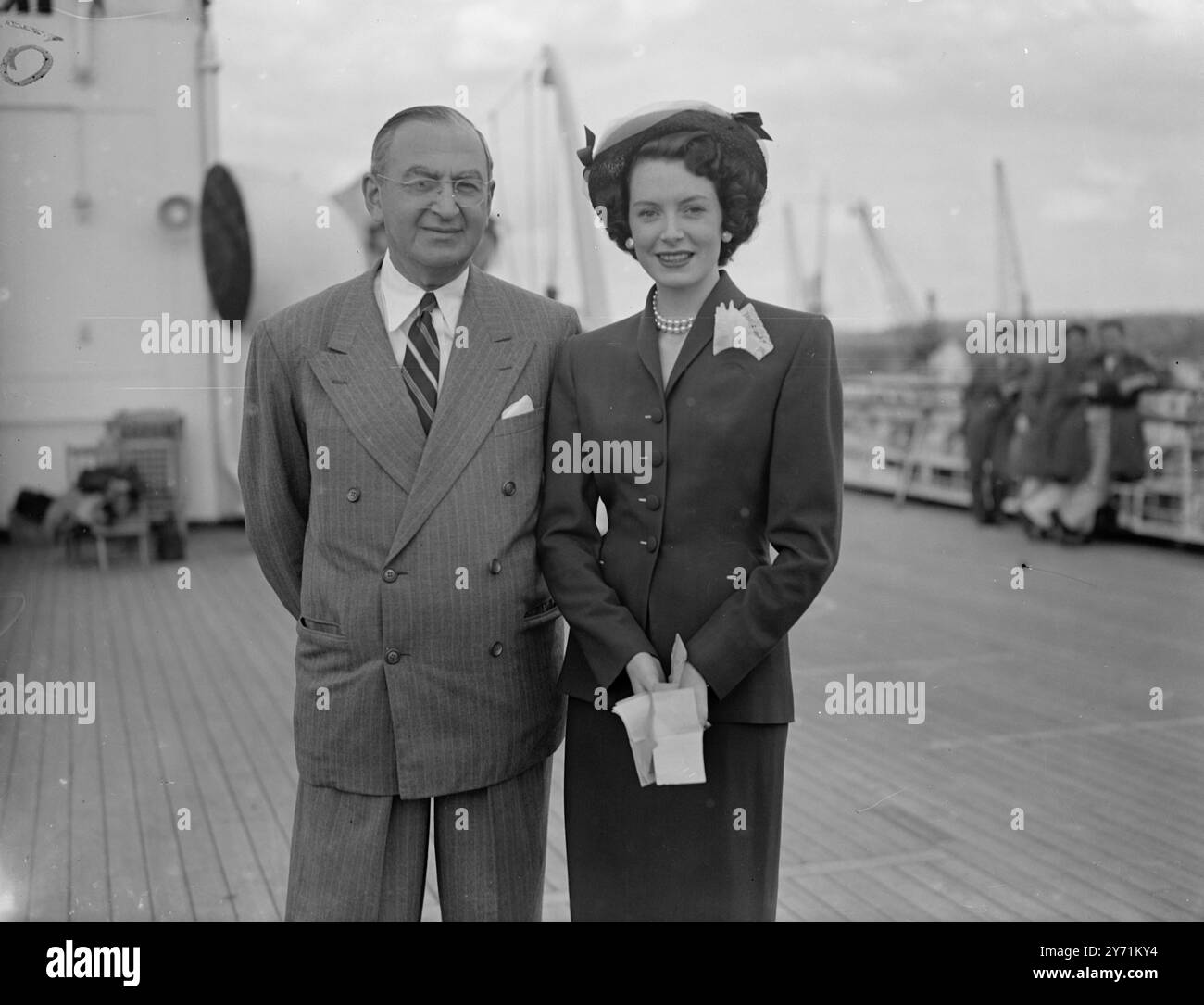 Mgm studios 1940's hi-res stock photography and images - Alamy