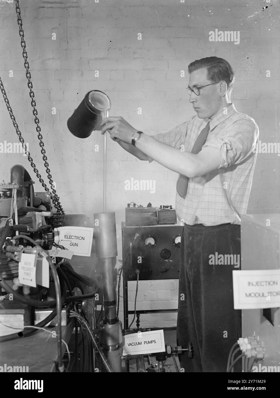 TELECOMMUNICATIONS RESEARCH ESTABLISHMENT , GREAT MALVERN . The TRE is ...