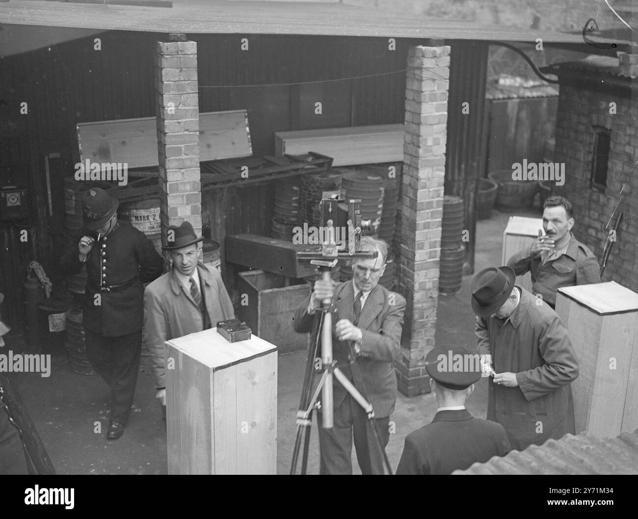 Police enter premises hi-res stock photography and images - Alamy