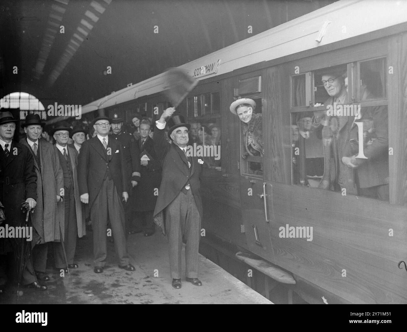 Flying scotsman train scotland hi-res stock photography and images - Alamy