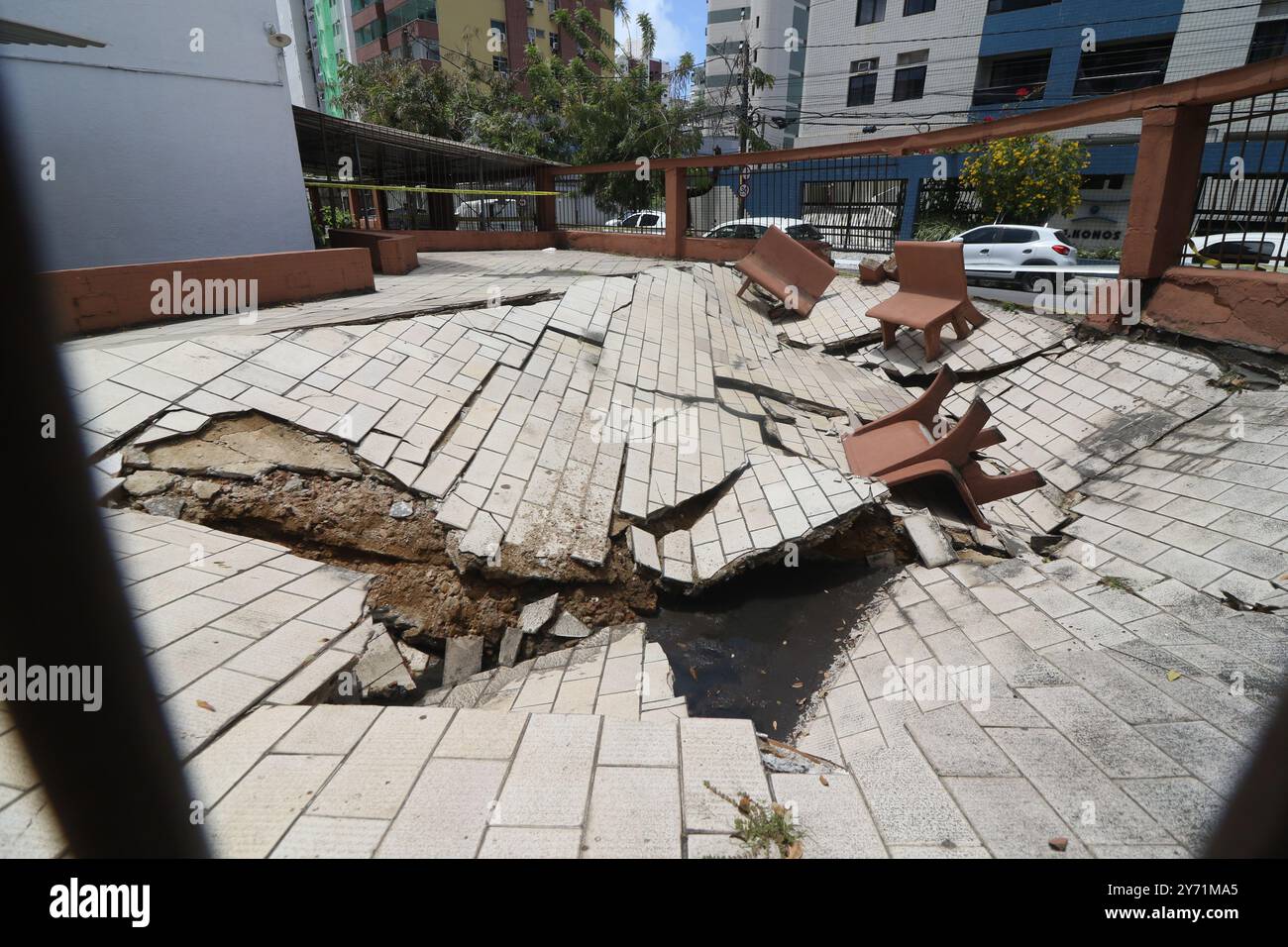 PE - RECIFE - 09/27/2024 - RECIFE, SEPTIC TANK BREAK IN RESIDENTIAL ...