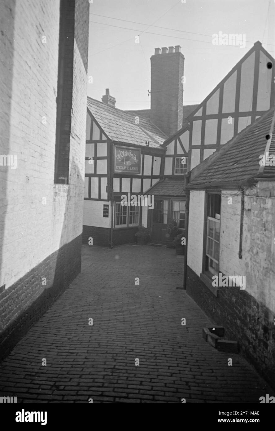 Olde Talbot inn Worcester . 16 th century 1948 Stock Photo - Alamy