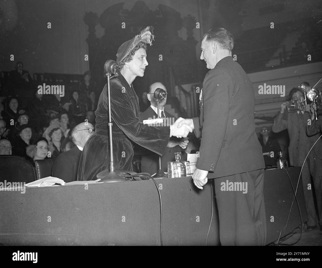 LIFEBOAT WILL RECEIVE AWARDS FROM DUCHESS OF KENT . Members of the ...