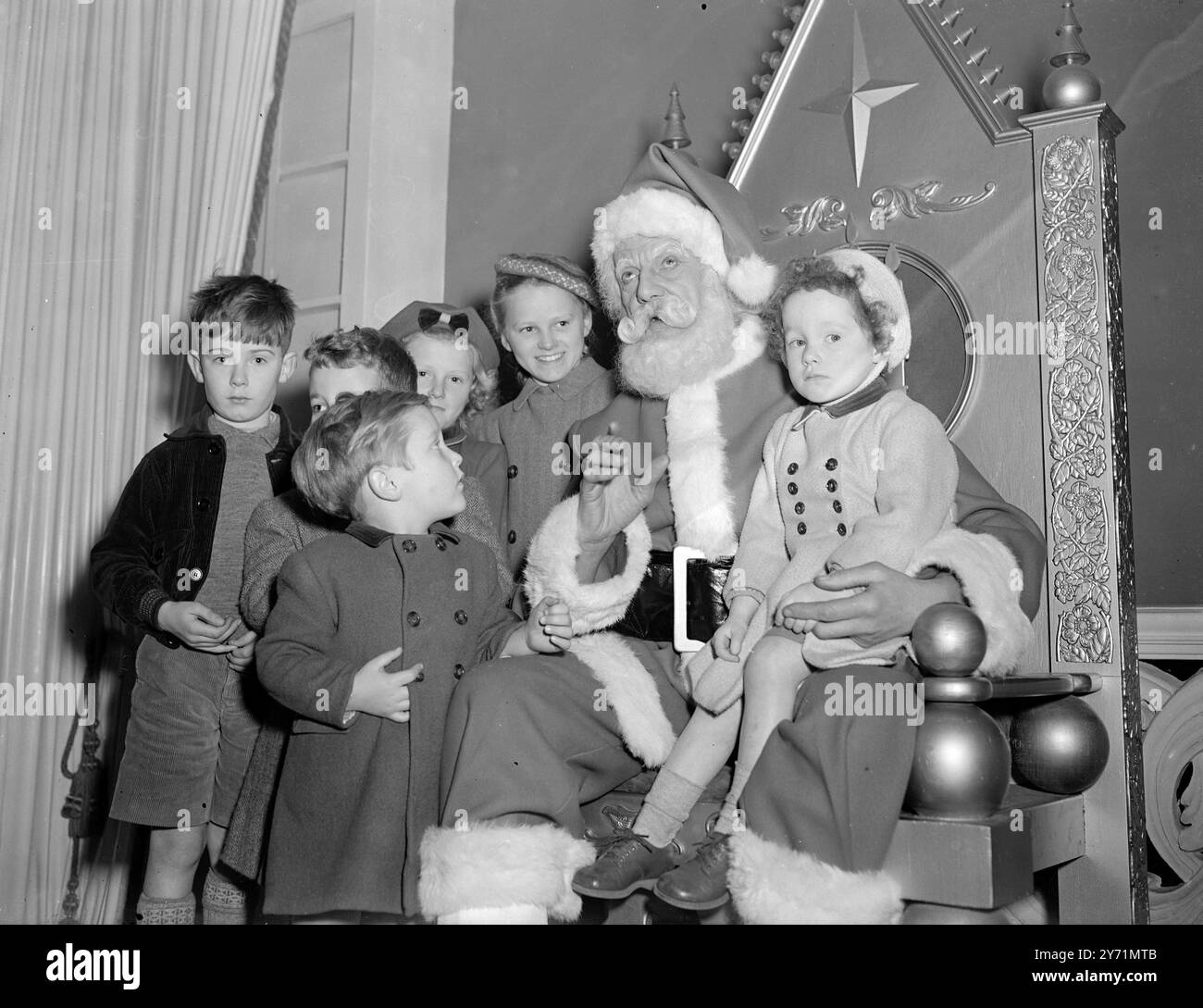 1940s father christmas hi-res stock photography and images - Alamy