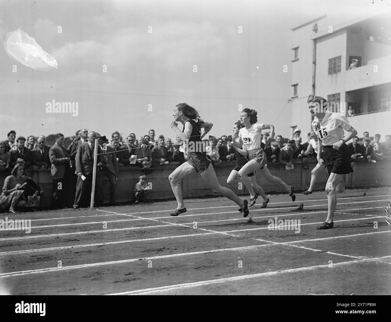 "Flying Finish" - W.A.A.A. Championships , Chiswick. Winnie Jordan ...
