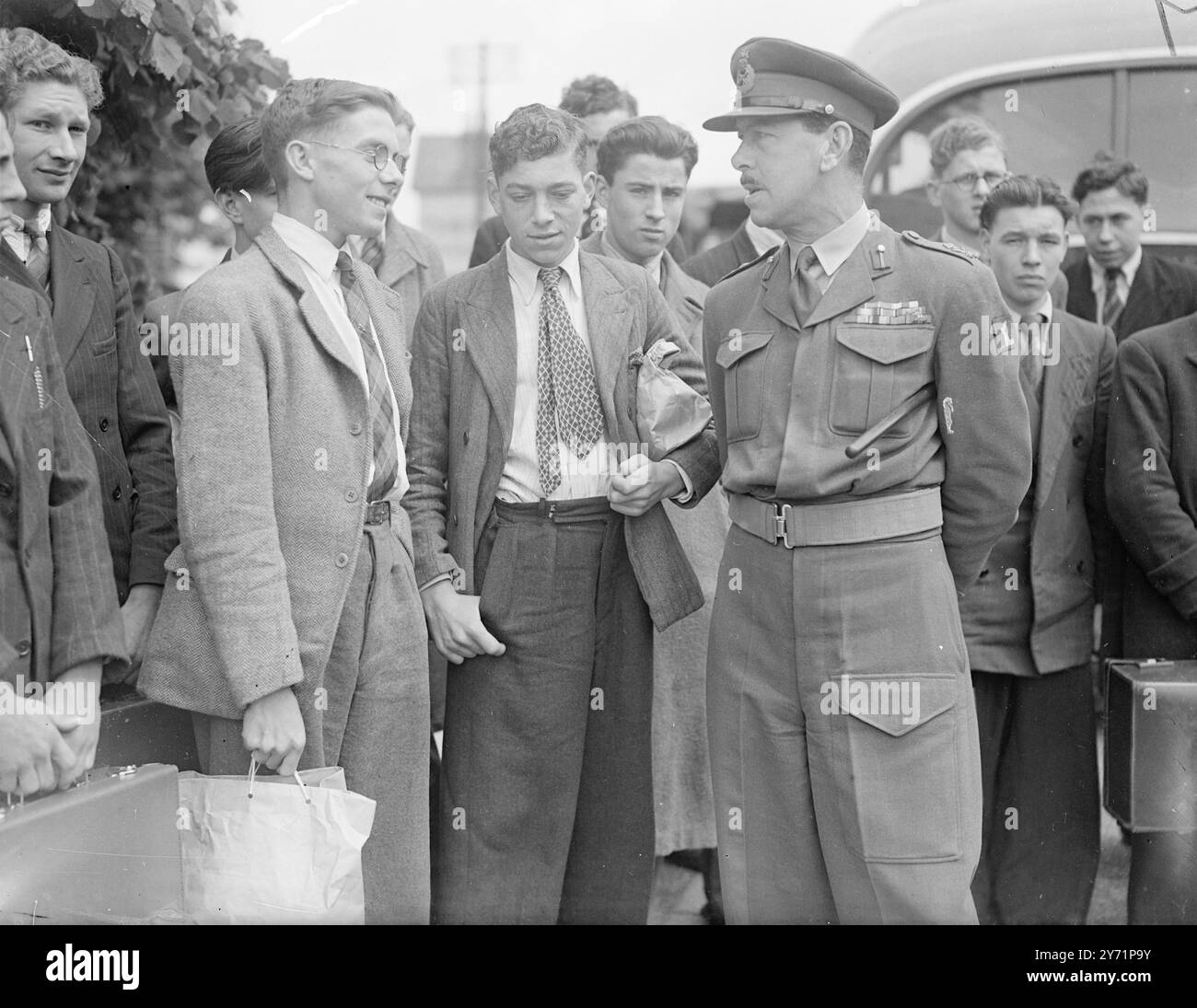 Civilians become soldiers Major General J.A. Baillon , General Officer ...